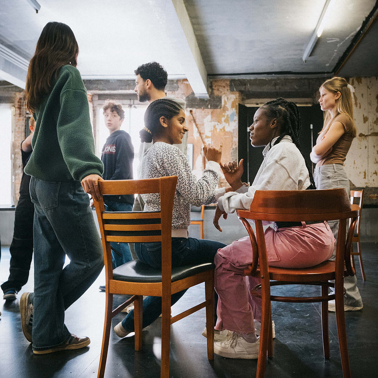 Zet onze jongerenwerking in de lift. Geef jongeren vleugels met jouw gift! | theater arsenaal